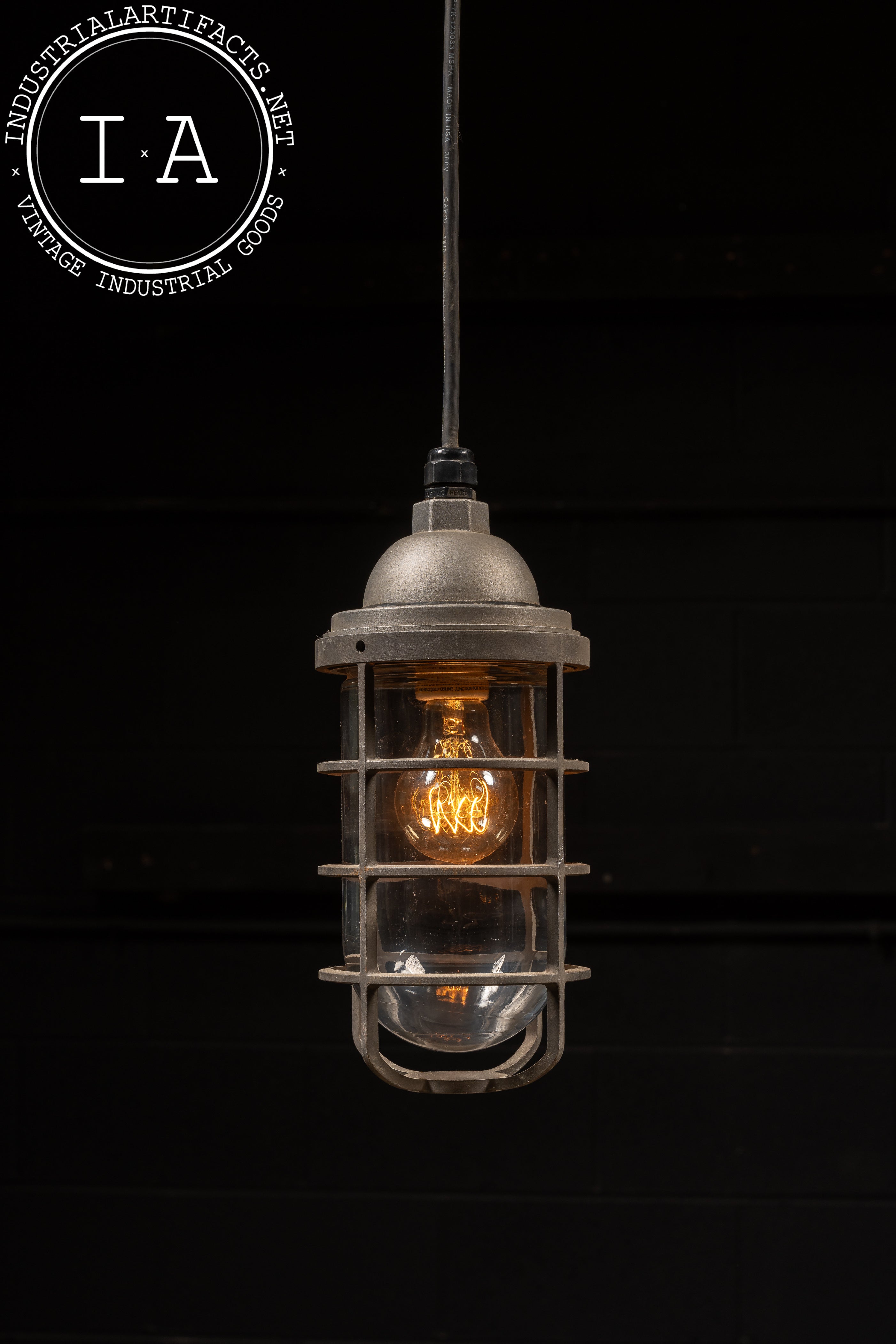 Explosion-Proof Ceiling-Mounted Light – Industrial Artifacts