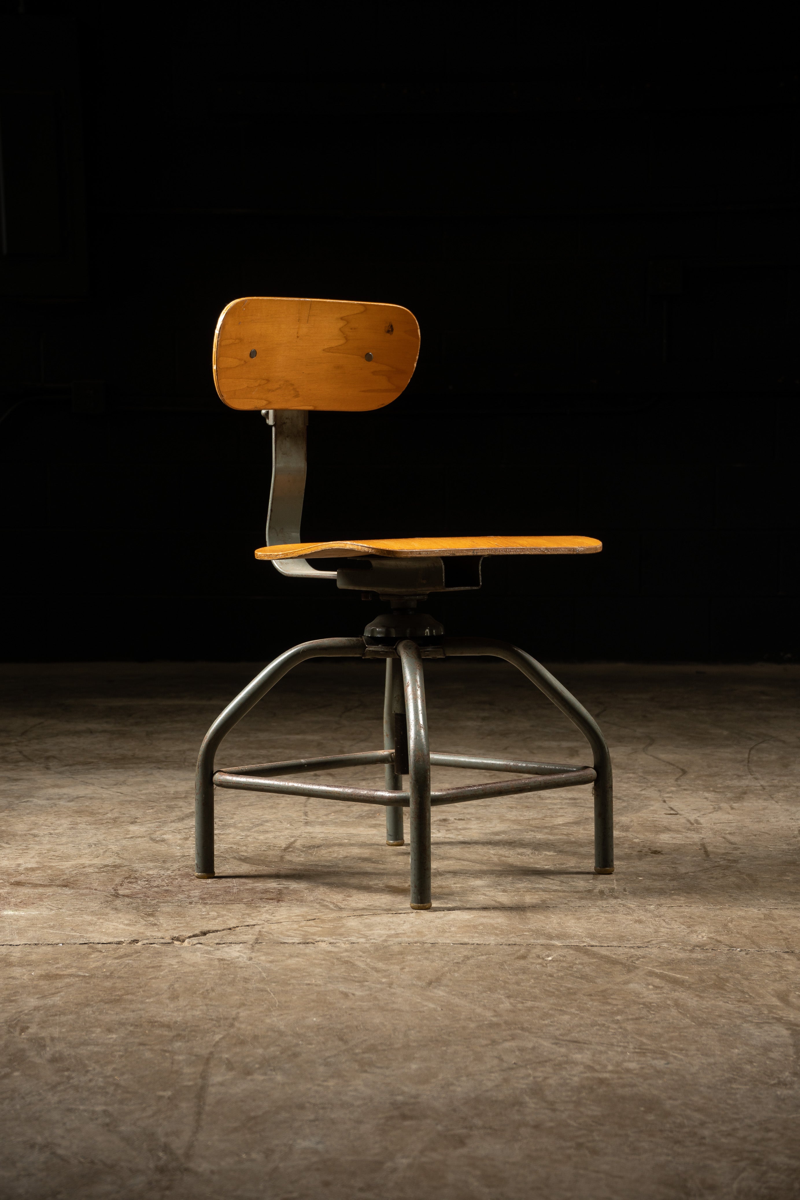 Vintage Machinist Stool – Industrial Artifacts