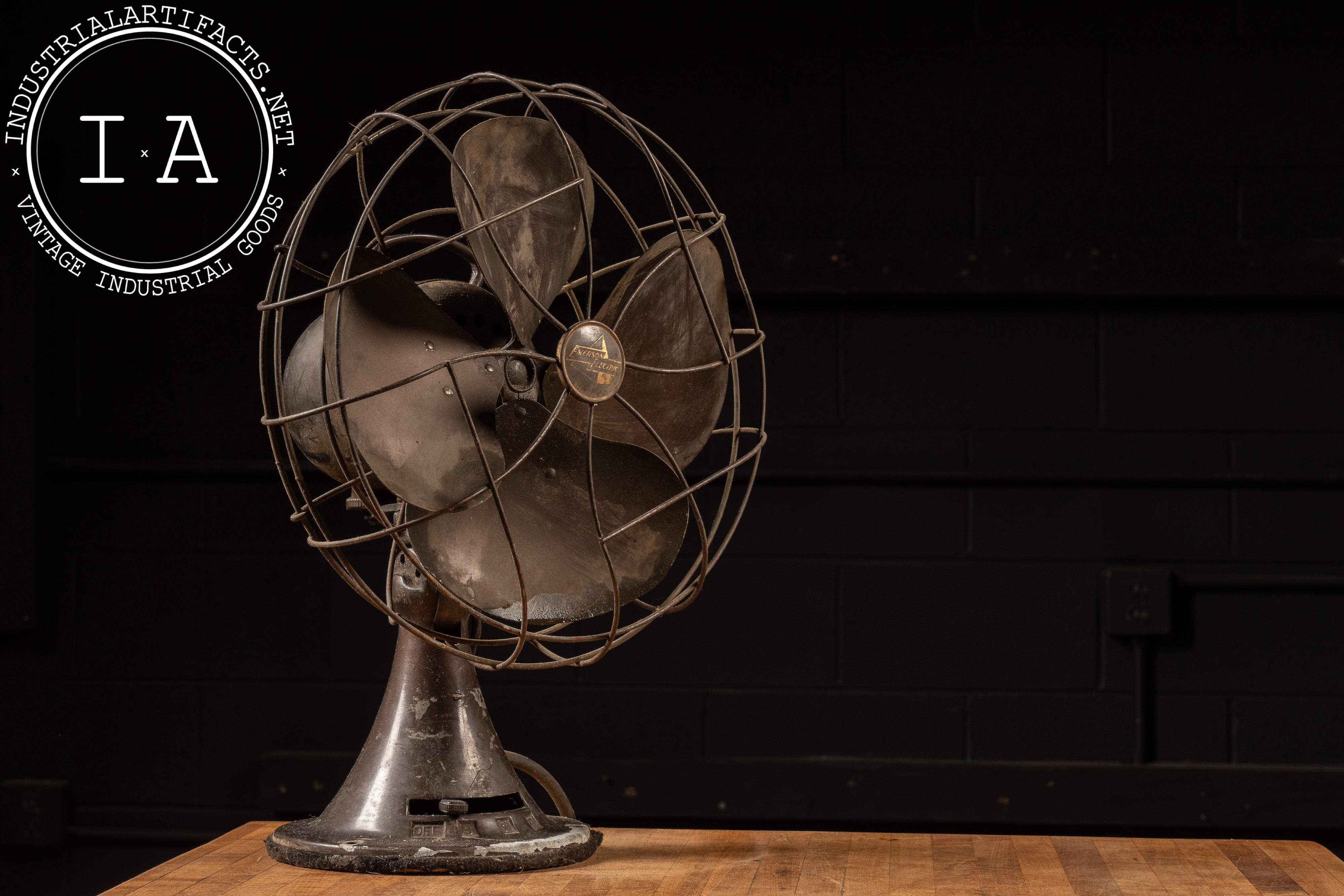 Vintage Emerson Electric Oscillating Desk Fan – Industrial Artifacts